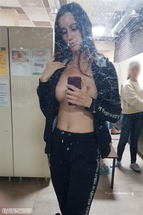 Caught Flashing For The Fans Sweetbuttocks Caught Flashing Selfie