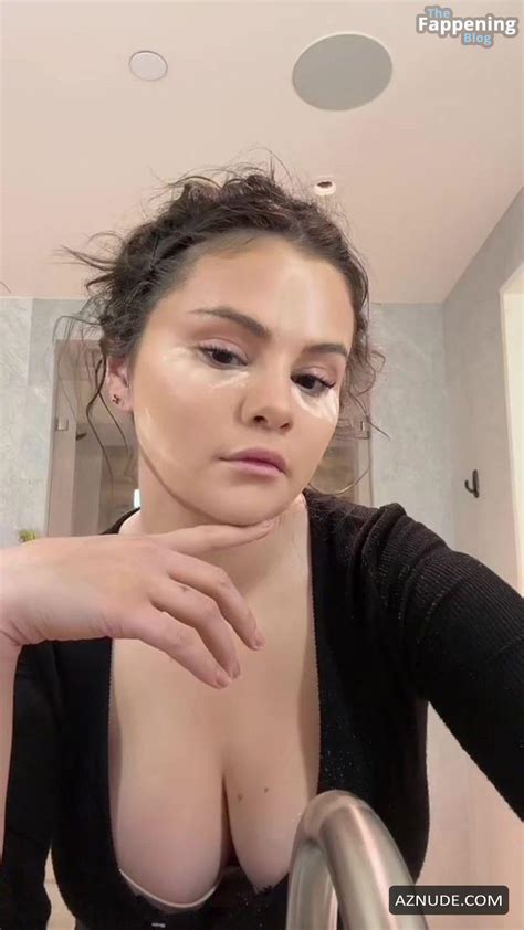 Selena Gomez Sexy Photos Showing Off Her Busty Tits Aznude