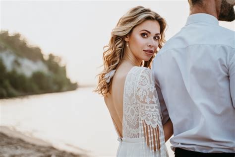 Schönes Paar Hat Seine Hochzeit Am Strand Kostenlose Foto