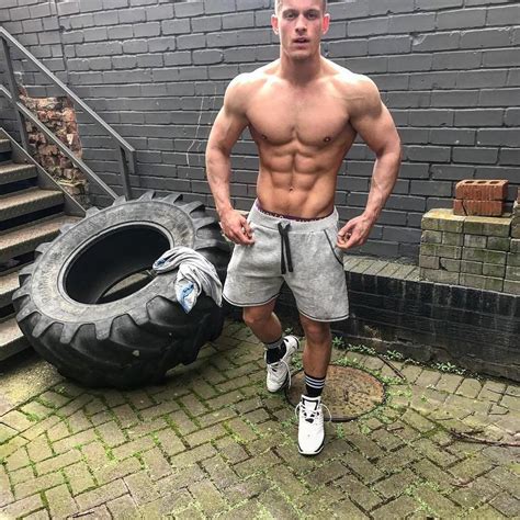 Strong Barechest Guy Ripped Sixpack Abs Wide Shoulders Young Hunk