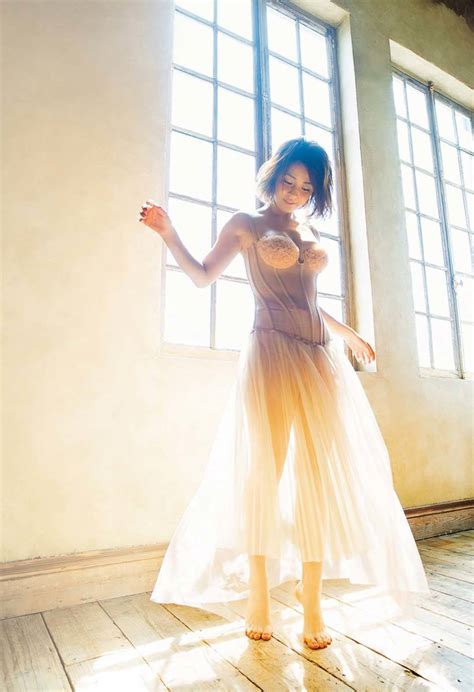 柳ゆり菜乳首出しヌード画像丸見えおっぱいがエロくてたまらんGIF有 裏ピク