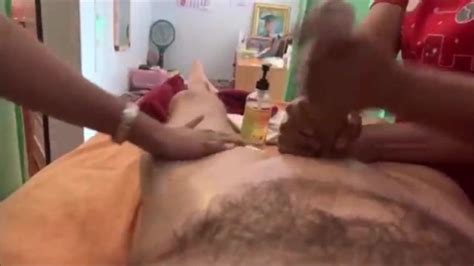 Две девушки дрочат член вместе Смотреть порно видео