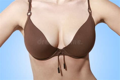 Peitos Bonitos No Biquini Foto De Stock Imagem De Consideravelmente