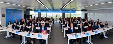 2023顾问委员走进清华经管课堂壳牌集团董事会主席安德鲁麦肯齐爵士Sir Andrew Mackenzie能源转型的三种视角