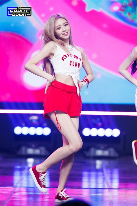 220728 Itzy Yuna Sneakers At M Countdown Kpopping
