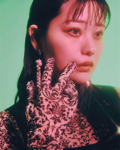 冨手麻妙さんのインスタグラム写真 冨手麻妙Instagram ラスト 作品撮りはたのしいなあまたやりたい photographer