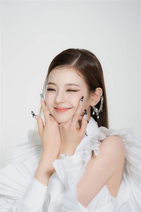 Itzy Making Photo Itzy Lia Julia 있지 리아 최지수 South Korean Girls Korean Girl Groups