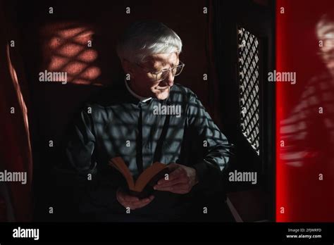 Priester Beichtstuhl Fotos Und Bildmaterial In Hoher Auflösung Alamy