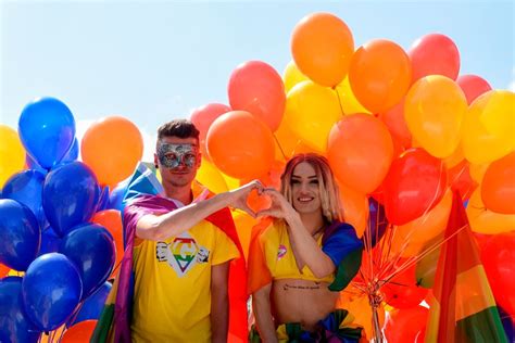 37 Beautiful Photos Of Lgbtq Pride Celebrations Around The World Huffpost
