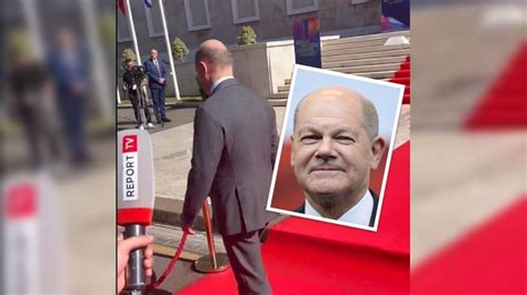 Olaf Scholz Völlig Verwirrt Kanzler Verläuft Sich Auf Dem Roten Teppich