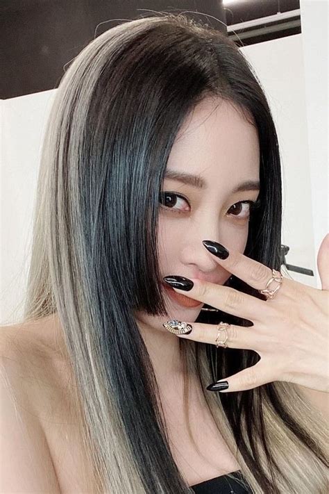 11 Trendy Korean Bangs Hairstyles To Update Your Look Hairstyles With Bangs Bangs Wavy Hair