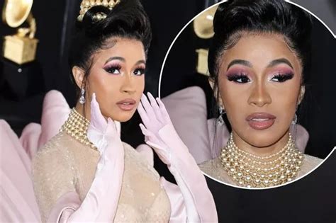 Cardi B Strips Naked And Flashes Everything As She Slams Wardrobe Malfunction Mirror Online