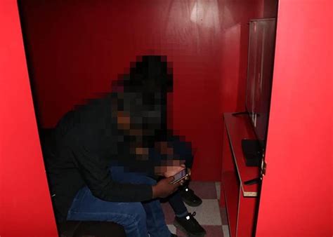 Sorprenden Infraganti A Universitarios Teniendo Relaciones Sexuales En Un Minicine