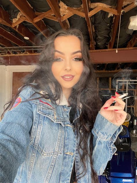Ive Been Smoking For 10 Years Now And I Just Cant Get Enough Of It I Love It 😻 Rsmokingfetish