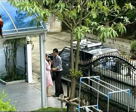 Pirates Of The Internet Valley Neighbour Becomes Naked In Public