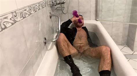 섹시한 양말을 신고 딜도와 사정을 즐기는 사무실에서 돌아와 xHamster