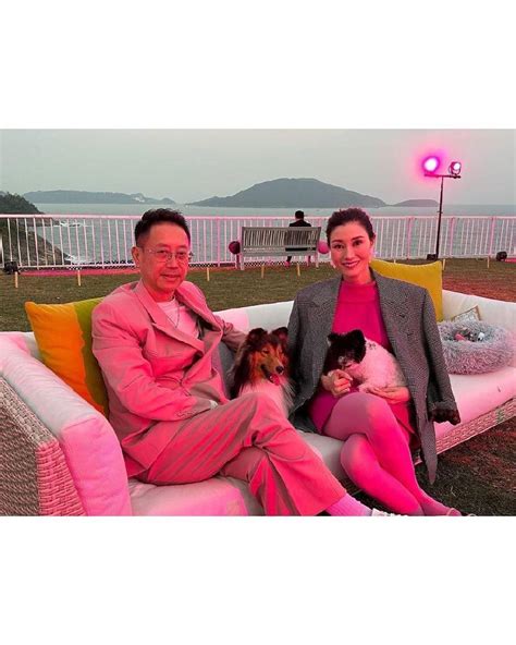 52岁李嘉欣晒一家三口全家福 11岁儿子一脸稚嫩 搜狐大视野 搜狐新闻