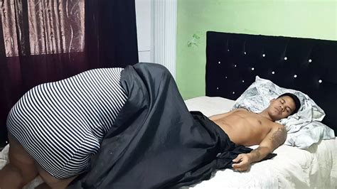 Ibu Tiri Saya Terangsang Dan Ingin Bercinta Dia Mencari Saya Saat Saya