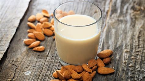 Why Almond Milk May Be Better Than Cow S Milk For Your Sensitive Gut