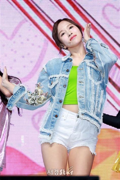 10 K Pop Idols Stage Outfits To Inspire Your Own Personal Wardrobe Stage Outfits Personal