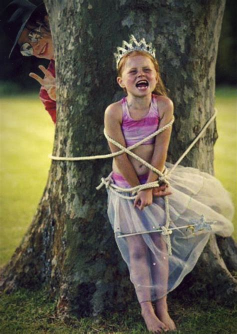 Gefesselte Prinzessin Trifft Auf King Of Pop Lolde