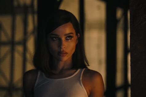Zoë Kravitz Got Ready As Catwoman Drinking Milk Like Cats Bullfrag
