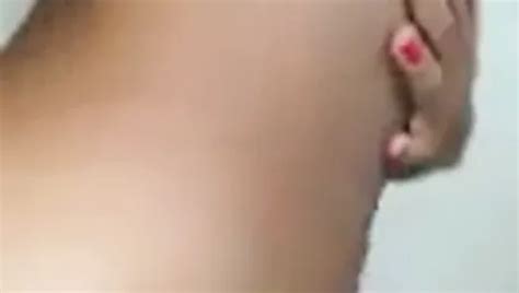 육즙이 많은 큰 가슴을 보여주는 내 여친 xHamster