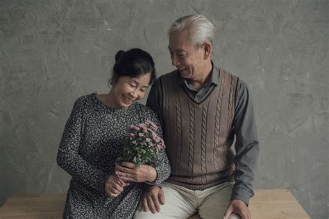 Thưởng thức ảnh đẹp cặp đôi già và đong đầy tình cảm