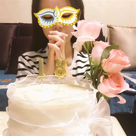在边缘起舞 on Twitter 好朋友18岁的妹妹1 上周我去朋友家玩他妹出去玩没在家我去他妹妹房间里发现一部手机为了拿到她妹妹的