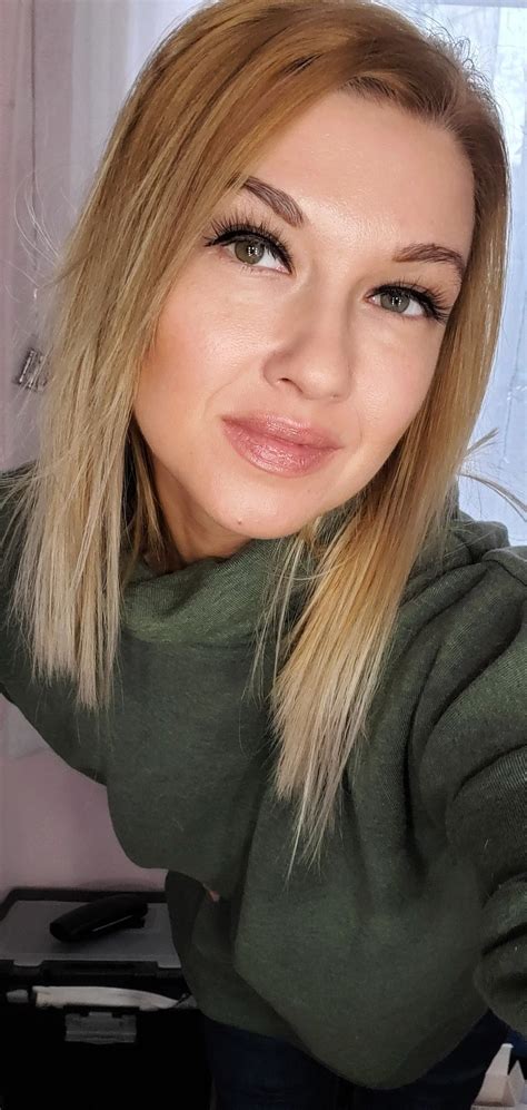 Tw Pornstars Nicole Pearl Twitter Its Time For Fall 🍂 Weather And Cozy Sweaters And