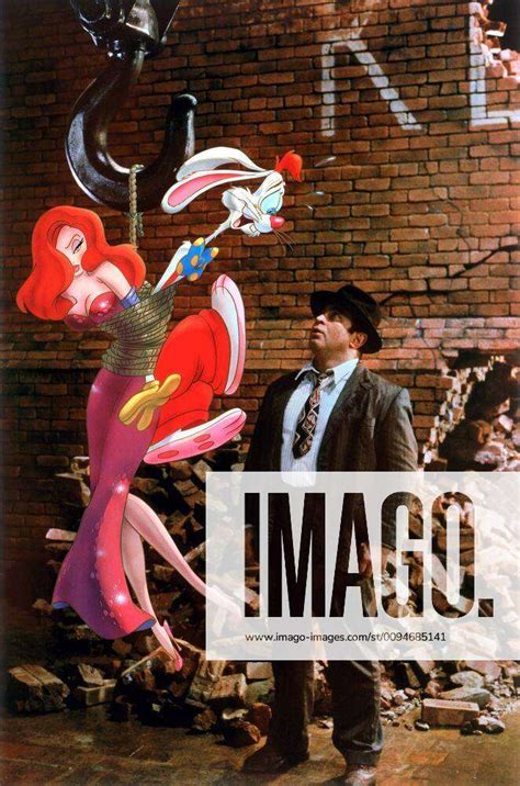 Bob Hoskins Jessica Rabbit And Roger Rabbit Characters Eddie Valiant Film Who Framed Roger Rabbit