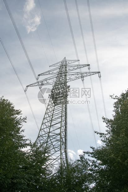 传送国民工程天空下高压电线塔高清图片下载 正版图片307614037 摄图网