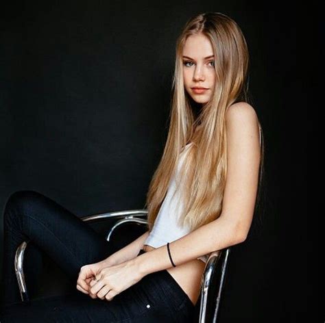 Blonde Hair Scarlett Leithold