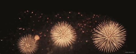 【兔年烟花】旖旎风景——浪漫烟花（python实现） python新年快乐代码 csdn博客