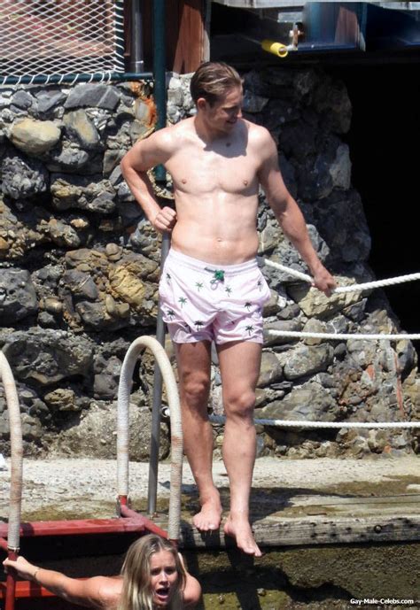 Frenkie De Jong Shows His Cock In Wet The Male Fappening