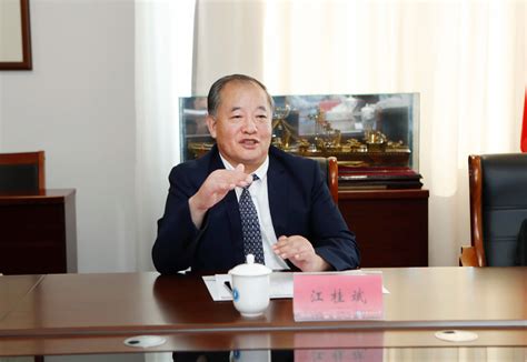 中科院江桂斌院士来我校讲学并受聘为兼职教授