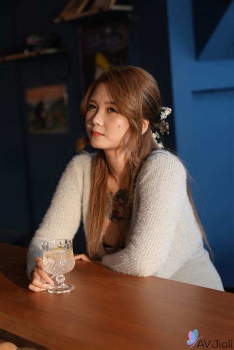 Erotic Asian Housewife Meng Ruoyu Gets Screwed By A Cute Bartender