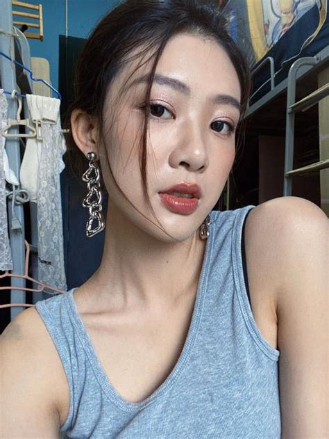 美女自拍图片 微信美女头像 2 配图网