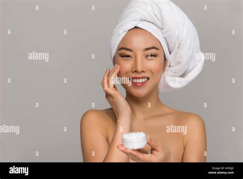 Schöne Asiatische Frau Schönheit Porträts Chinesisches Mädchen Stand Vor Dem Spiegel Und