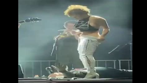 Video Sophia Urista Female Artist Pee On Man On Stage I Get Talk