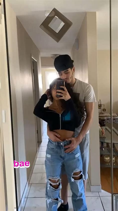 Cute Instagram Couple Mirror Pictures Couples Goals 😭 ️ Bolehwasik Wallpaper