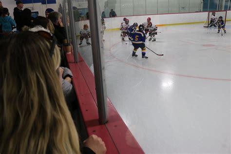 5 Things First Time Hockey Moms Need To Know Savvymom Hockey Mom Mom Hockey
