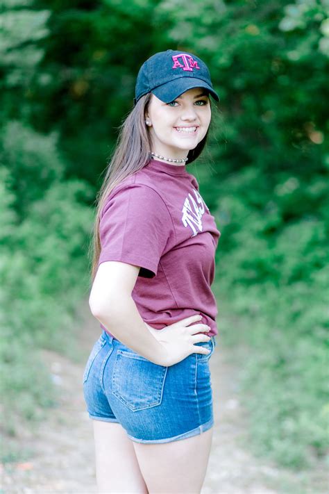 Laylee Emadi Photography Fall College Outfits College Outfits Women Senior Girl Poses