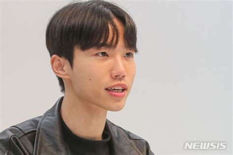 스타들의 인터뷰 뉴시스와 인터뷰 하는 틱톡커 원정맨 ZUM 뉴스