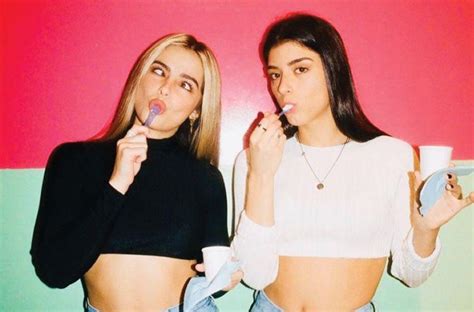 Addison Rae And Dixie DAmelio Scrolller