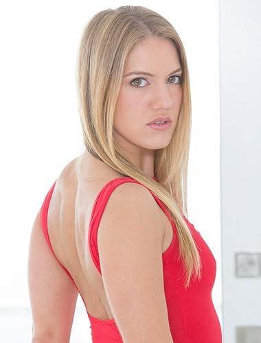 Daphne Dare Women Pornstar Blonde Blue Eyes Shoulder Length Hair