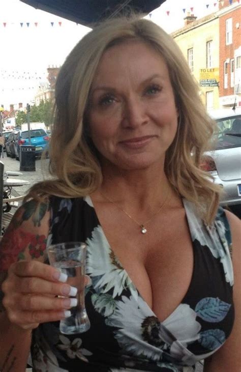 Toast To This Stunning Gilf Scrolller