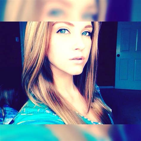 Pretty Blue Eyed Girl Chloe Layne Harrison Blue Eyed Girls Girl Blue Eyes