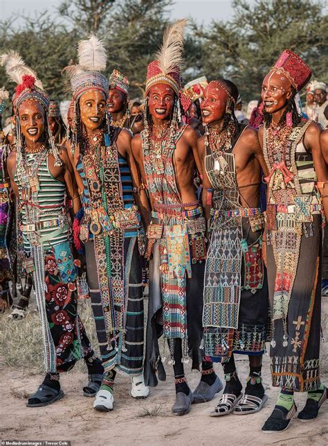 Wodaabe Tribe Where Men Spend Hours Doing Their Hair And Makeup To Impress Women Daily Mail Online
