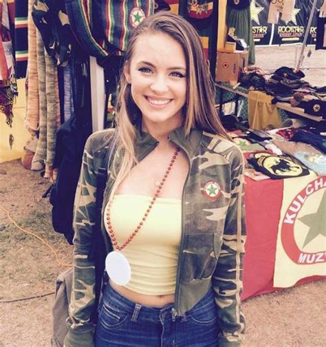 Beautiful Girls Make The World Go Around 50 Pics